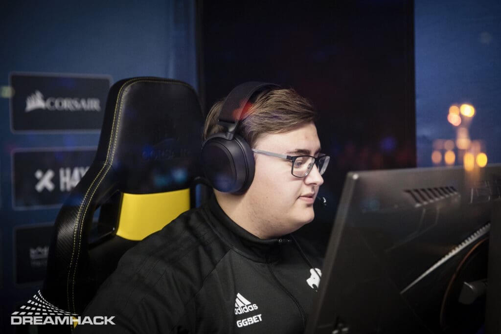 CSGO: Heroic signs niko