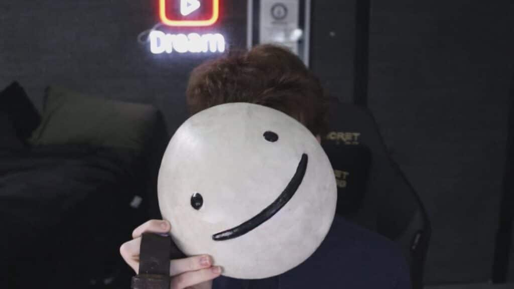 YouTuber Dream Finally Reveals His Face, For Real This Time