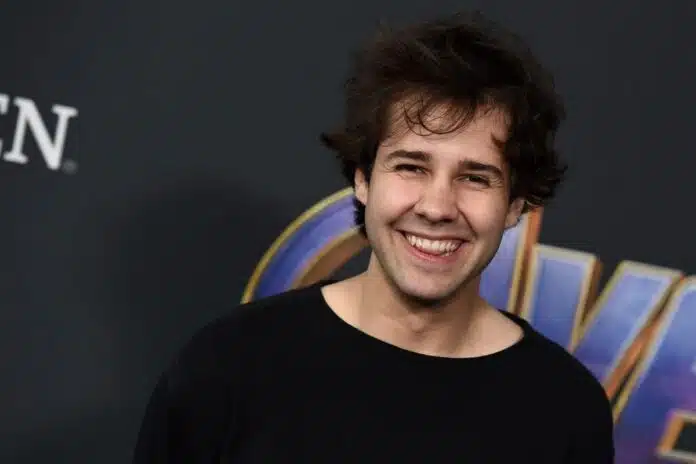 David Dobrick wins a bet to make his friend work at his restaurant ...