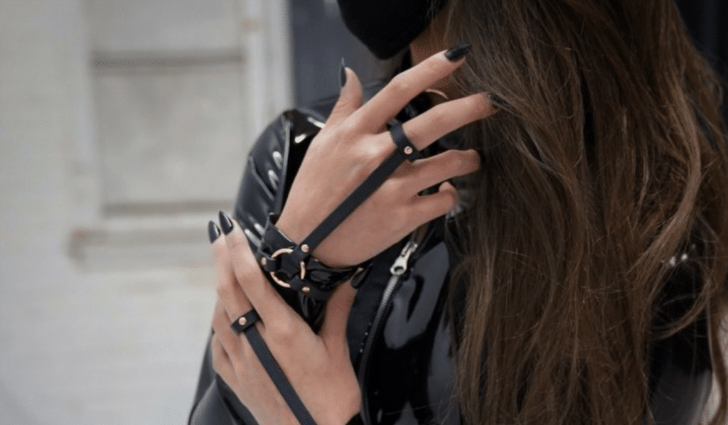 Valkyrae becomes Corpse Husband in brand new MGK “DAYWALKER!” music video